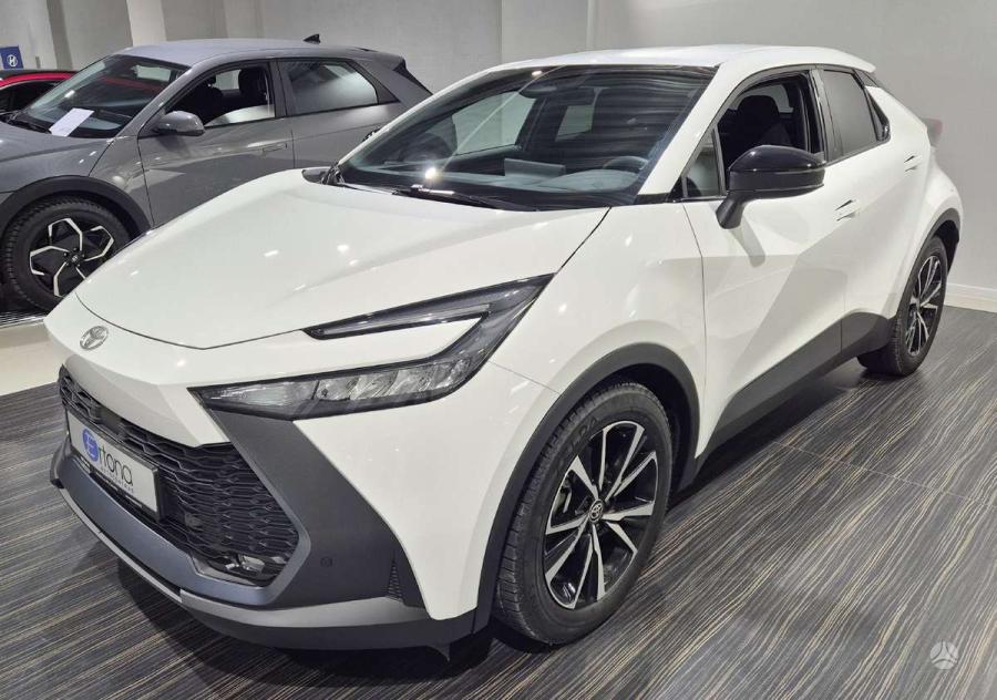 Белый Тойота C-HR 2025 в Шяуляй, объемом двигателя 1.80 л и пробегом 24 тыс. км за 27500 €, фото 2 на AUTOMOTO.COM.LV
