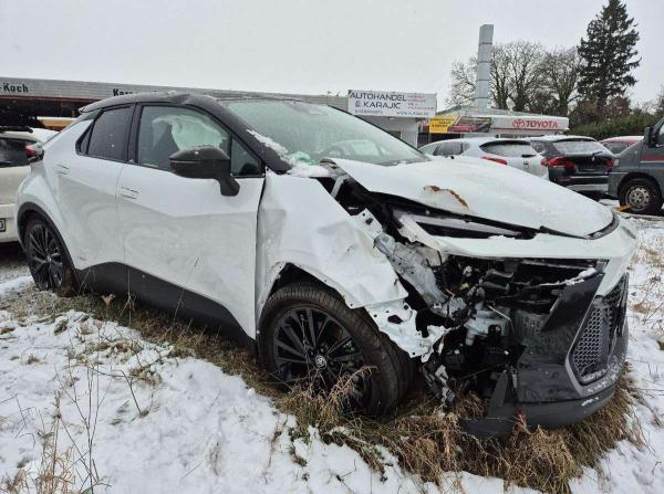 Balts Toyota C-HR 2025 Klaipėda, ar dzinēja tilpumu 1.99 L un nobraukumu 509 tūkst. km par 12700 €, foto 2 vietnē AUTOMOTO.COM.LV
