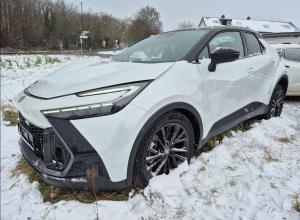 White Toyota C-HR 2025 in Klaipeda, with an engine capacity of 1.99 L and mileage of 509 thousand km for 12700 €, photo 3 on AUTOMOTO.COM.LV