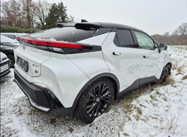 Balts Toyota C-HR 2025 Klaipėda, ar dzinēja tilpumu 1.99 L un nobraukumu 509 tūkst. km par 12700 €, foto 4 vietnē AUTOMOTO.COM.LV
