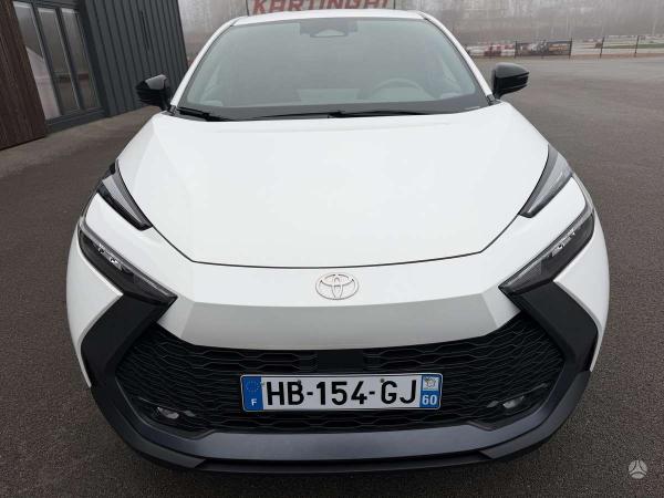 White Toyota C-HR 2025 in Klaipeda, with an engine capacity of 2.00 L and mileage of 23 thousand km for 31000 €, photo 3 on AUTOMOTO.COM.LV