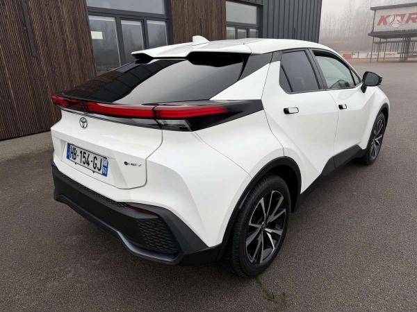 White Toyota C-HR 2025 in Klaipeda, with an engine capacity of 2.00 L and mileage of 23 thousand km for 31000 €, photo 5 on AUTOMOTO.COM.LV