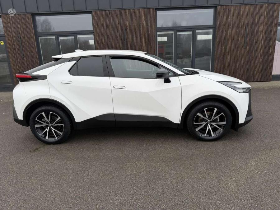 Balts Toyota C-HR 2025 Klaipėda, ar dzinēja tilpumu 2.00 L un nobraukumu 23 tūkst. km par 31000 €, foto 6 vietnē AUTOMOTO.COM.LV