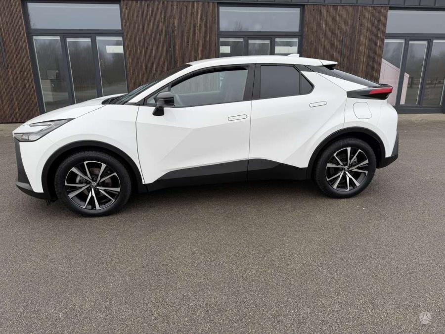 Balts Toyota C-HR 2025 Klaipėda, ar dzinēja tilpumu 2.00 L un nobraukumu 23 tūkst. km par 31000 €, foto 7 vietnē AUTOMOTO.COM.LV