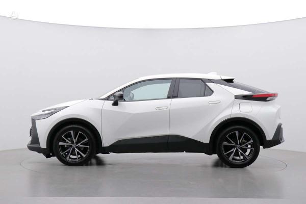 White Toyota C-HR 2025 in Vilnius, with an engine capacity of 1.80 L and mileage of 18 thousand km for 29900 €, photo 3 on AUTOMOTO.COM.LV