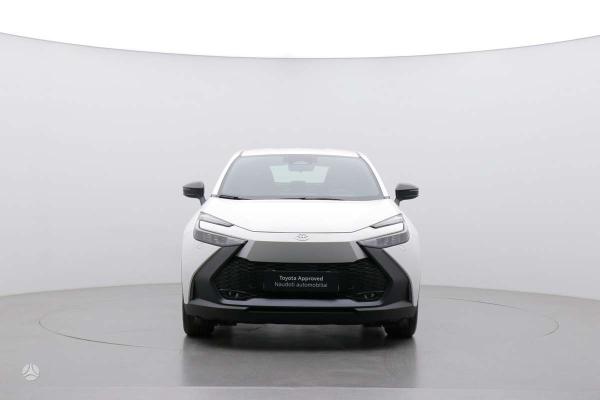 White Toyota C-HR 2025 in Vilnius, with an engine capacity of 1.80 L and mileage of 27 thousand km for 26500 €, photo 5 on AUTOMOTO.COM.LV