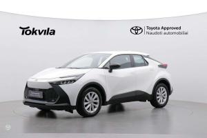 Белый Тойота C-HR 2025 в Вильнюс, объемом двигателя 1.80 л и пробегом 23 тыс. км за 26500 €, фото  на AUTOMOTO.COM.LV