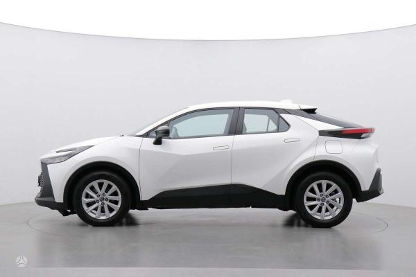 White Toyota C-HR 2025 in Vilnius, with an engine capacity of 1.80 L and mileage of 23 thousand km for 26500 €, photo 4 on AUTOMOTO.COM.LV