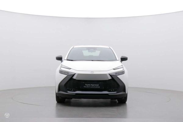 White Toyota C-HR 2025 in Vilnius, with an engine capacity of 1.80 L and mileage of 23 thousand km for 26500 €, photo 6 on AUTOMOTO.COM.LV