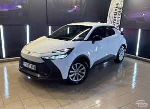 White Toyota C-HR 2025 in Avizieniai, with an engine capacity of 1.80 L and mileage of 24 thousand km for 25950 €, photo  on AUTOMOTO.COM.LV