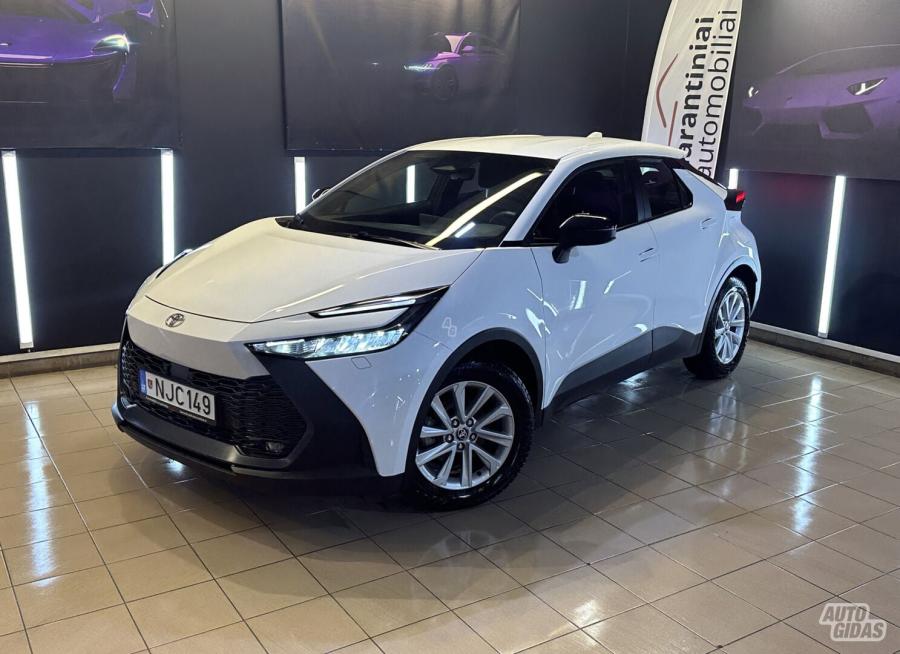 Белый Тойота C-HR 2025 в Авиженяй, объемом двигателя 1.80 л и пробегом 24 тыс. км за 25950 €, фото 1 на AUTOMOTO.COM.LV