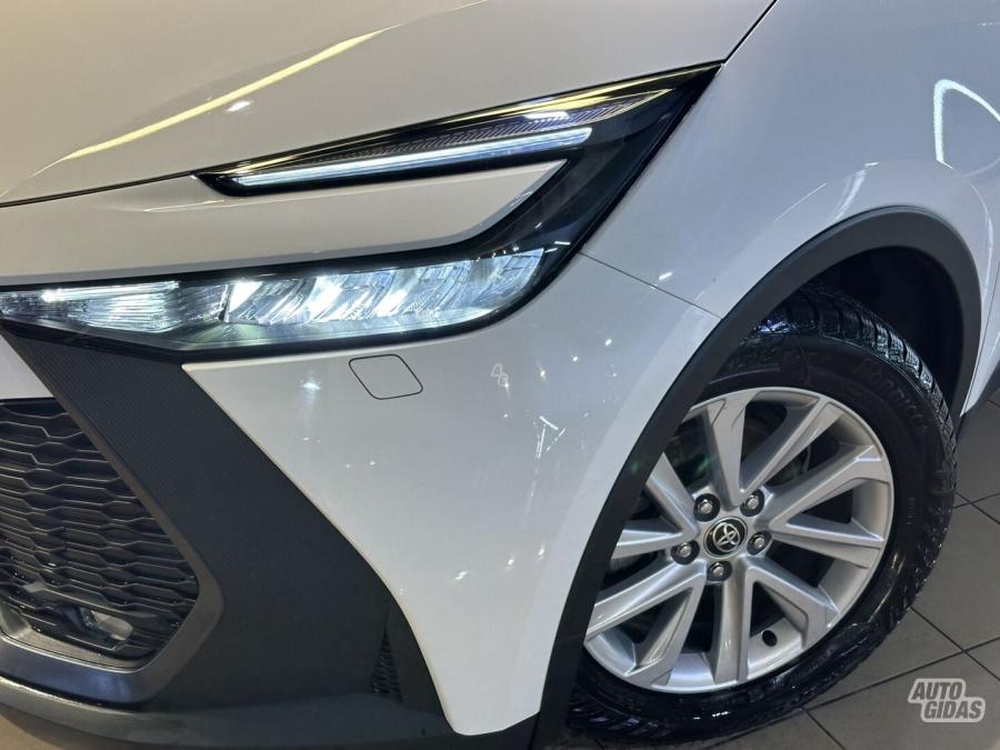 Белый Тойота C-HR 2025 в Авиженяй, объемом двигателя 1.80 л и пробегом 24 тыс. км за 25950 €, фото 30 на AUTOMOTO.COM.LV