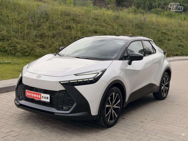 White Toyota C-HR 2025 in Vilnius, with an engine capacity of 2.00 L and mileage of 15 thousand km for 33500 €, photo 1 on AUTOMOTO.COM.LV