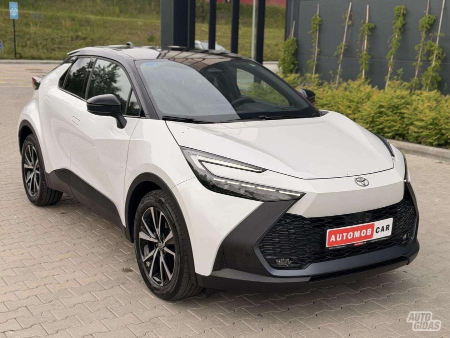 Белый Тойота C-HR 2025 в Вильнюс, объемом двигателя 2.00 л и пробегом 15 тыс. км за 33500 €, фото 4 на AUTOMOTO.COM.LV