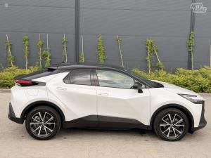 Белый Тойота C-HR 2025 в Вильнюс, объемом двигателя 2.00 л и пробегом 15 тыс. км за 33500 €, фото 5 на AUTOMOTO.COM.LV