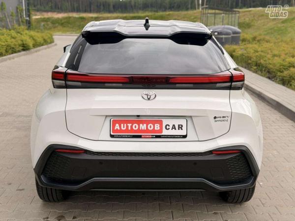 White Toyota C-HR 2025 in Vilnius, with an engine capacity of 2.00 L and mileage of 15 thousand km for 33500 €, photo 6 on AUTOMOTO.COM.LV