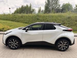 Белый Тойота C-HR 2025 в Вильнюс, объемом двигателя 2.00 л и пробегом 15 тыс. км за 33500 €, фото 9 на AUTOMOTO.COM.LV