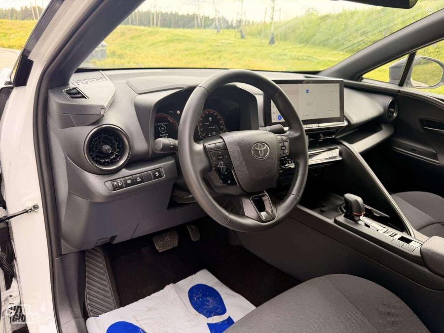 Белый Тойота C-HR 2025 в Вильнюс, объемом двигателя 2.00 л и пробегом 15 тыс. км за 33500 €, фото 16 на AUTOMOTO.COM.LV