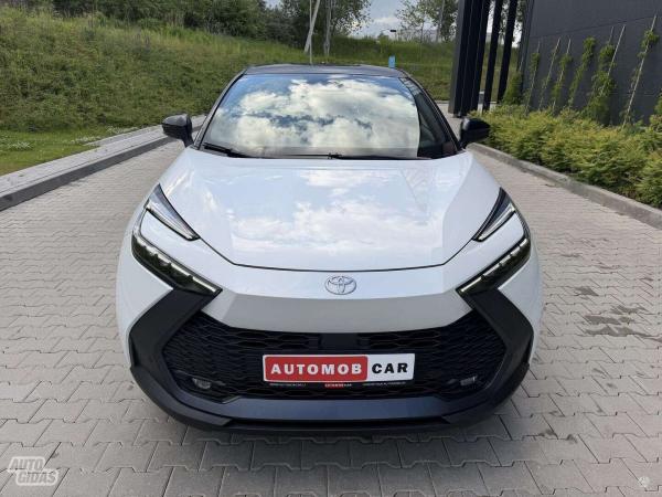 White Toyota C-HR 2025 in Vilnius, with an engine capacity of 2.00 L and mileage of 8 thousand km for 33900 €, photo 6 on AUTOMOTO.COM.LV