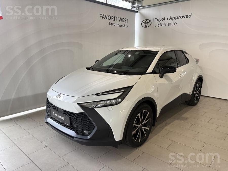White Toyota C-HR 2025 in Ventspils, with an engine capacity of 1.80 L and mileage of 5 thousand km for 34500 €, photo 1 on AUTOMOTO.COM.LV