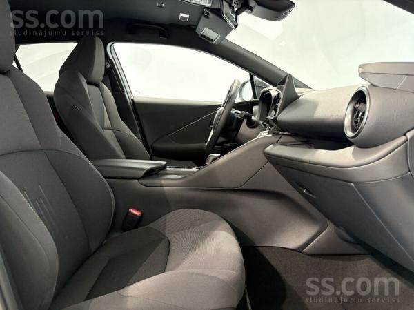 Белый Тойота C-HR 2025 в Вентспилс, объемом двигателя 1.80 л и пробегом 5 тыс. км за 34500 €, фото 7 на AUTOMOTO.COM.LV