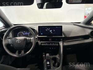 White Toyota C-HR 2025 in Ventspils, with an engine capacity of 1.80 L and mileage of 5 thousand km for 34500 €, photo 10 on AUTOMOTO.COM.LV