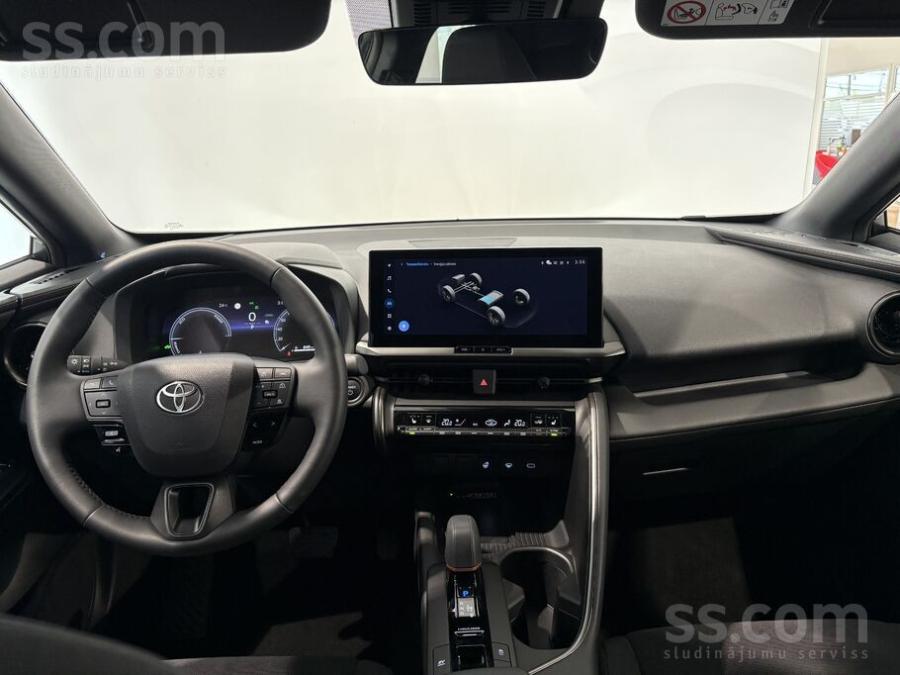White Toyota C-HR 2025 in Ventspils, with an engine capacity of 1.80 L and mileage of 5 thousand km for 34500 €, photo 10 on AUTOMOTO.COM.LV