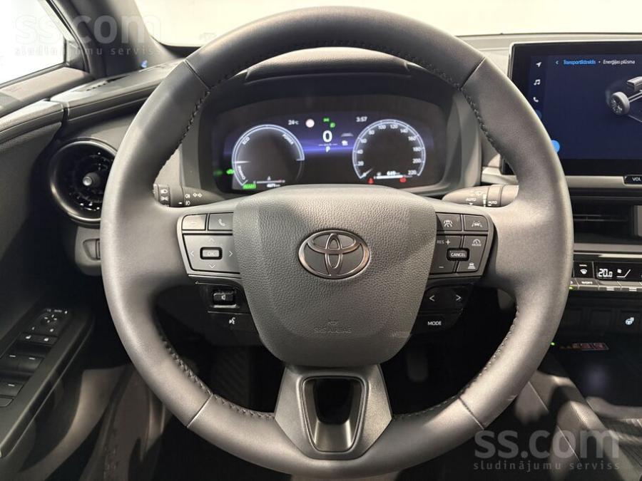White Toyota C-HR 2025 in Ventspils, with an engine capacity of 1.80 L and mileage of 5 thousand km for 34500 €, photo 12 on AUTOMOTO.COM.LV