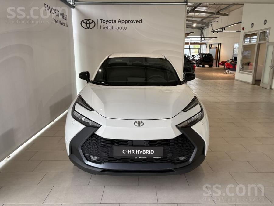 White Toyota C-HR 2025 in Ventspils, with an engine capacity of 1.80 L and mileage of 5 thousand km for 34500 €, photo 23 on AUTOMOTO.COM.LV