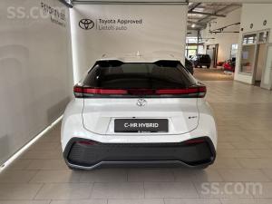 White Toyota C-HR 2025 in Ventspils, with an engine capacity of 1.80 L and mileage of 5 thousand km for 34500 €, photo 24 on AUTOMOTO.COM.LV