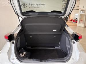 White Toyota C-HR 2025 in Ventspils, with an engine capacity of 1.80 L and mileage of 5 thousand km for 34500 €, photo 26 on AUTOMOTO.COM.LV