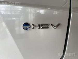 White Toyota C-HR 2025 in Ventspils, with an engine capacity of 1.80 L and mileage of 5 thousand km for 34500 €, photo 27 on AUTOMOTO.COM.LV