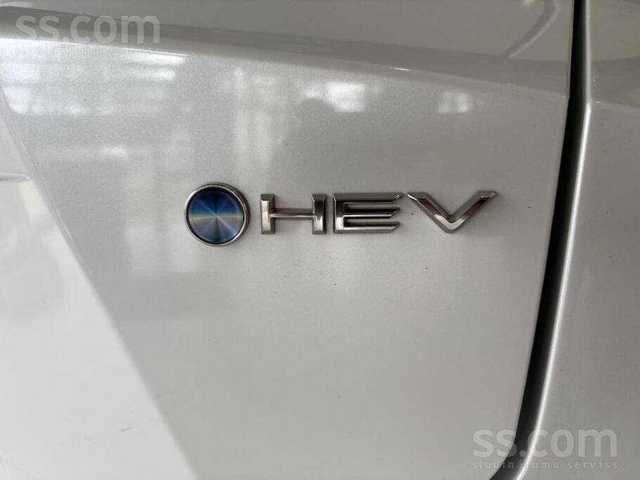 White Toyota C-HR 2025 in Ventspils, with an engine capacity of 1.80 L and mileage of 5 thousand km for 34500 €, photo 27 on AUTOMOTO.COM.LV