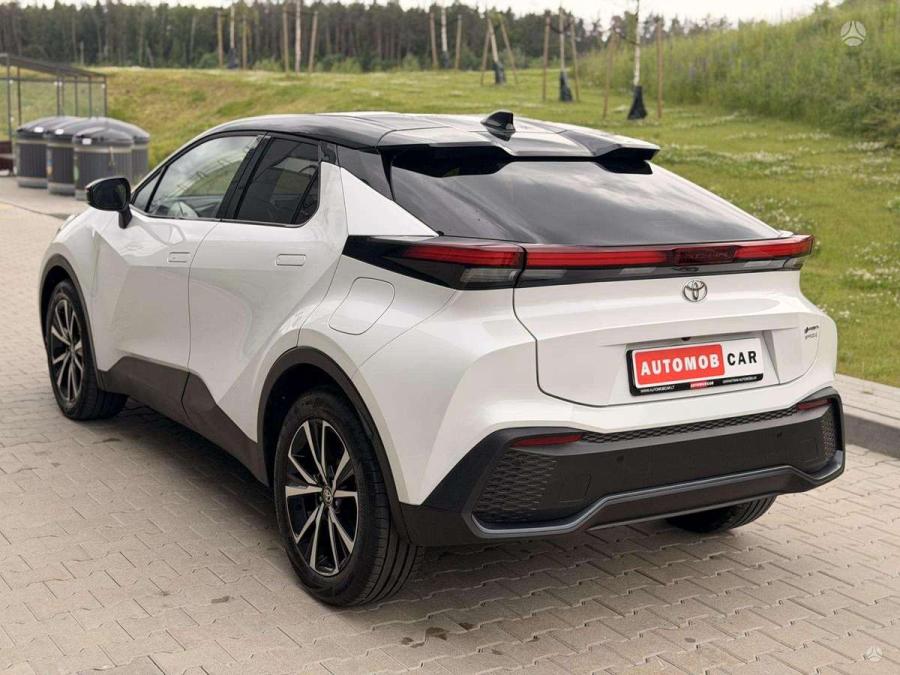 Белый Тойота C-HR 2025 в Вильнюс, объемом двигателя 1.99 л и пробегом 15 тыс. км за 33500 €, фото 8 на AUTOMOTO.COM.LV