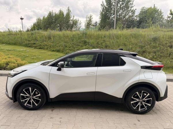 Balts Toyota C-HR 2025 Viļņa, ar dzinēja tilpumu 1.99 L un nobraukumu 15 tūkst. km par 33500 €, foto 8 vietnē AUTOMOTO.COM.LV