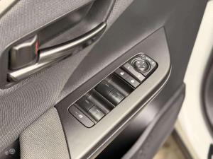 Белый Тойота C-HR 2025 в Вильнюс, объемом двигателя 1.99 л и пробегом 15 тыс. км за 33500 €, фото 13 на AUTOMOTO.COM.LV