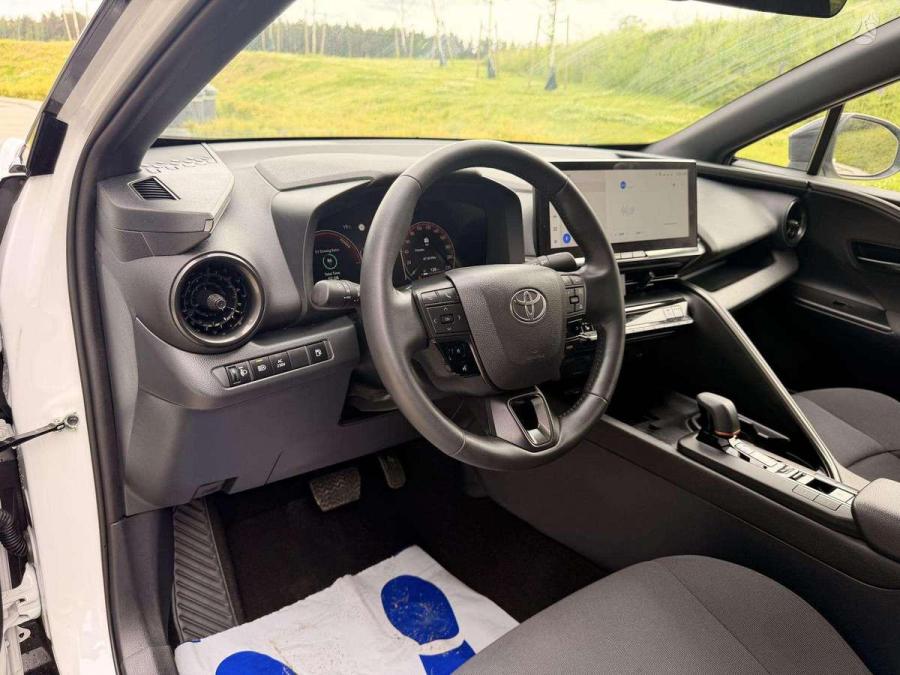 Белый Тойота C-HR 2025 в Вильнюс, объемом двигателя 1.99 л и пробегом 15 тыс. км за 33500 €, фото 16 на AUTOMOTO.COM.LV