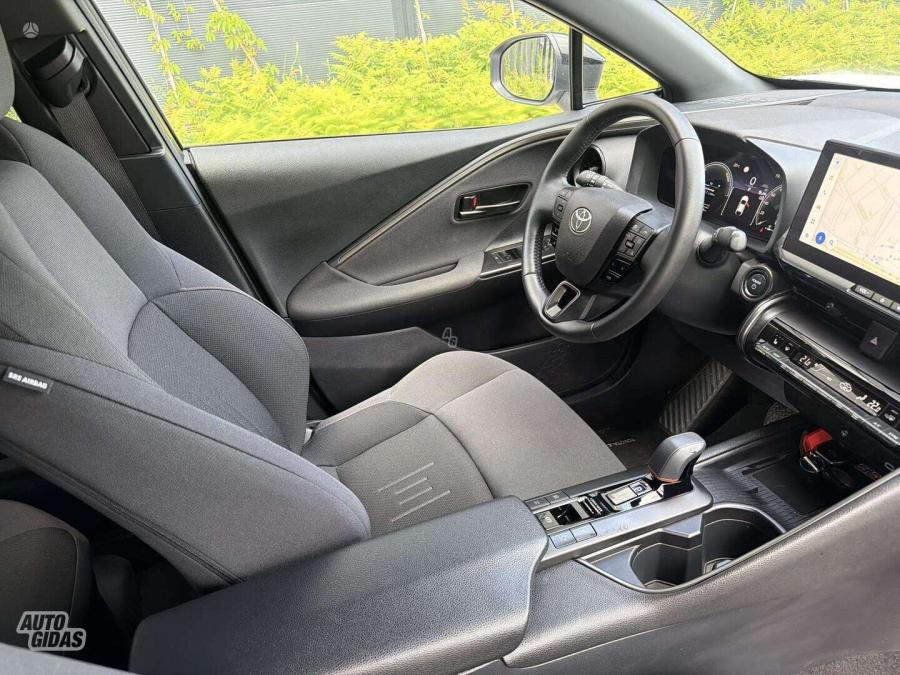 White Toyota C-HR 2025 in Vilnius, with an engine capacity of 2.00 L and mileage of 8 thousand km for 33900 €, photo 31 on AUTOMOTO.COM.LV