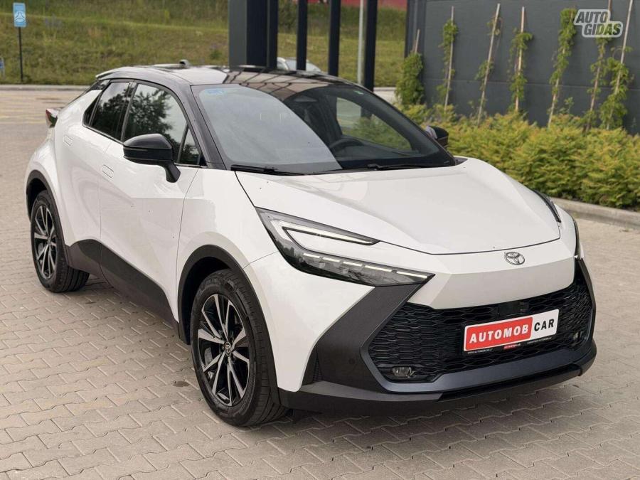 Белый Тойота C-HR 2025 в Вильнюс, объемом двигателя 2.00 л и пробегом 15 тыс. км за 33500 €, фото 4 на AUTOMOTO.COM.LV
