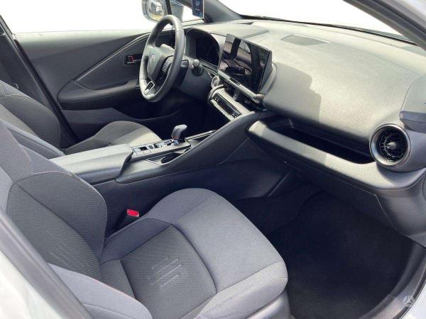 White Toyota C-HR 2025 in Klaipeda, with an engine capacity of 0.00 L and mileage of 39 thousand km for 26500 €, photo 6 on AUTOMOTO.COM.LV