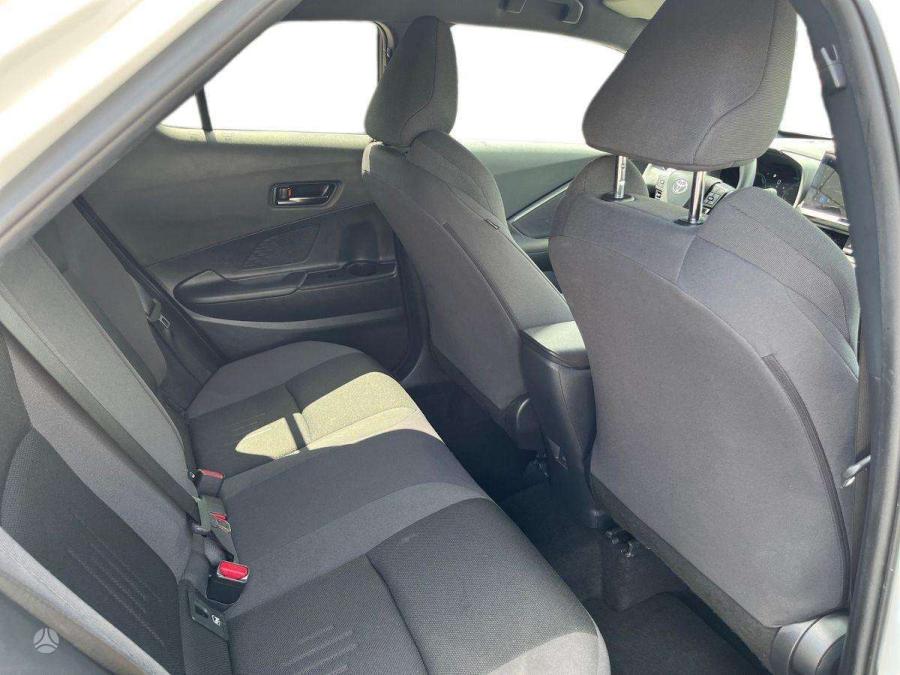 White Toyota C-HR 2025 in Klaipeda, with an engine capacity of 0.00 L and mileage of 39 thousand km for 26500 €, photo 8 on AUTOMOTO.COM.LV