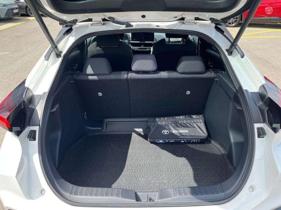 White Toyota C-HR 2025 in Klaipeda, with an engine capacity of 0.00 L and mileage of 39 thousand km for 26500 €, photo 11 on AUTOMOTO.COM.LV