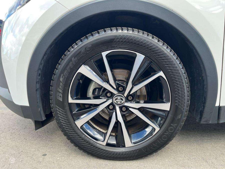 White Toyota C-HR 2025 in Klaipeda, with an engine capacity of 0.00 L and mileage of 39 thousand km for 26500 €, photo 16 on AUTOMOTO.COM.LV