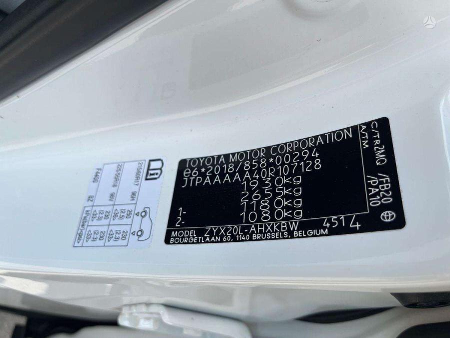 White Toyota C-HR 2025 in Klaipeda, with an engine capacity of 0.00 L and mileage of 39 thousand km for 26500 €, photo 23 on AUTOMOTO.COM.LV