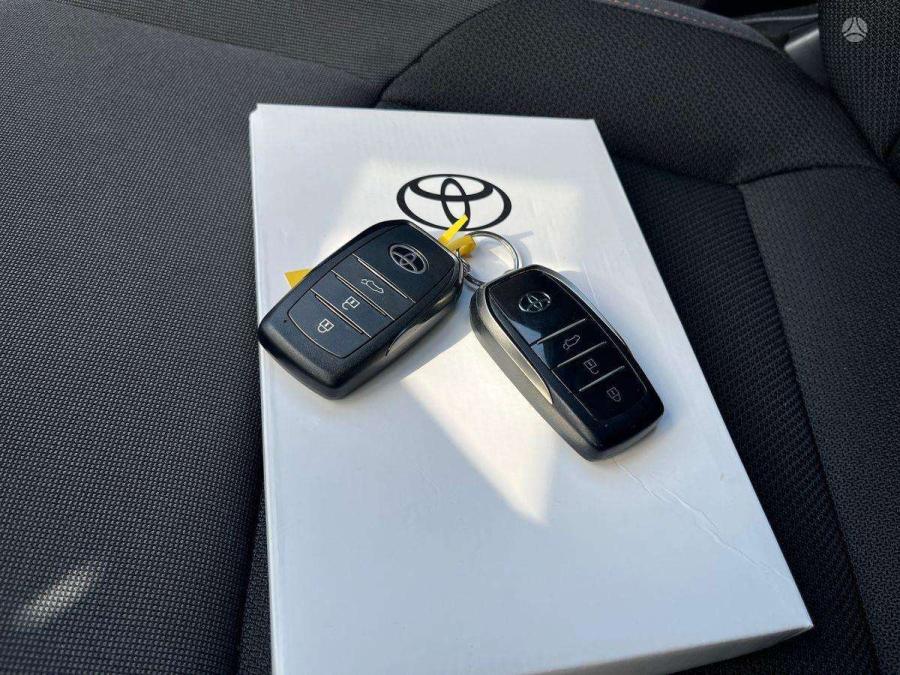 White Toyota C-HR 2025 in Klaipeda, with an engine capacity of 0.00 L and mileage of 39 thousand km for 26500 €, photo 24 on AUTOMOTO.COM.LV