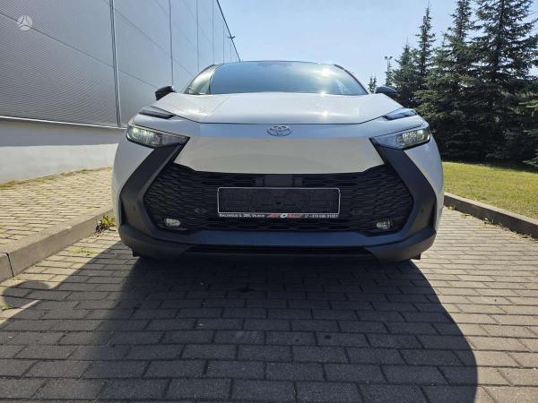 Белый Тойота C-HR 2025 в Вильнюс, объемом двигателя 1.99 л и пробегом 24 тыс. км за 29000 €, фото 2 на AUTOMOTO.COM.LV