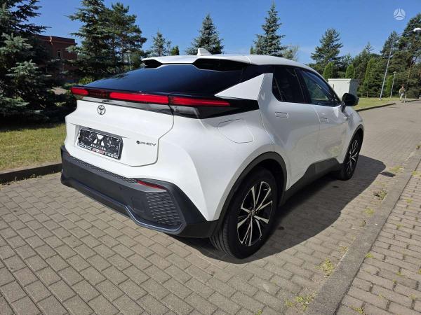Белый Тойота C-HR 2025 в Вильнюс, объемом двигателя 1.99 л и пробегом 24 тыс. км за 29000 €, фото 5 на AUTOMOTO.COM.LV