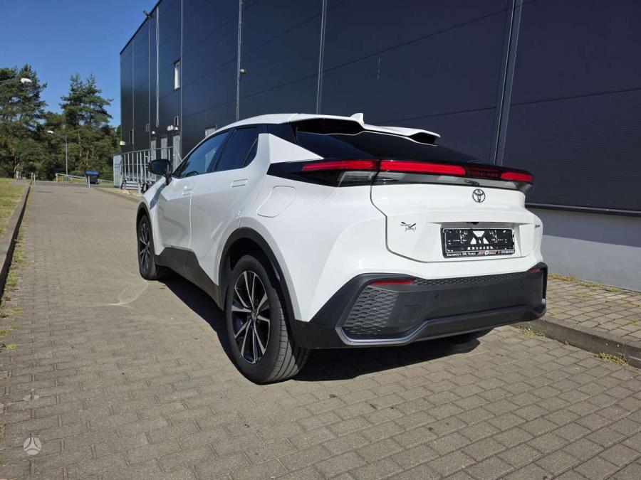 Balts Toyota C-HR 2025 Viļņa, ar dzinēja tilpumu 1.99 L un nobraukumu 24 tūkst. km par 29000 €, foto 5 vietnē AUTOMOTO.COM.LV