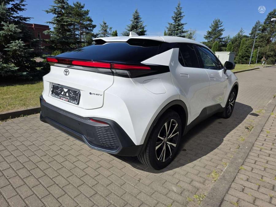 Balts Toyota C-HR 2025 Viļņa, ar dzinēja tilpumu 1.99 L un nobraukumu 24 tūkst. km par 29000 €, foto 6 vietnē AUTOMOTO.COM.LV