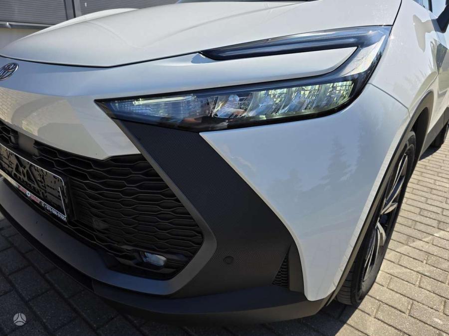 Balts Toyota C-HR 2025 Viļņa, ar dzinēja tilpumu 1.99 L un nobraukumu 24 tūkst. km par 29000 €, foto 8 vietnē AUTOMOTO.COM.LV